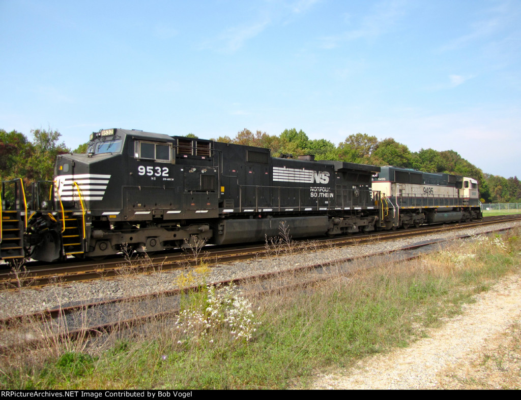 NS 9532 and BNSF 9495